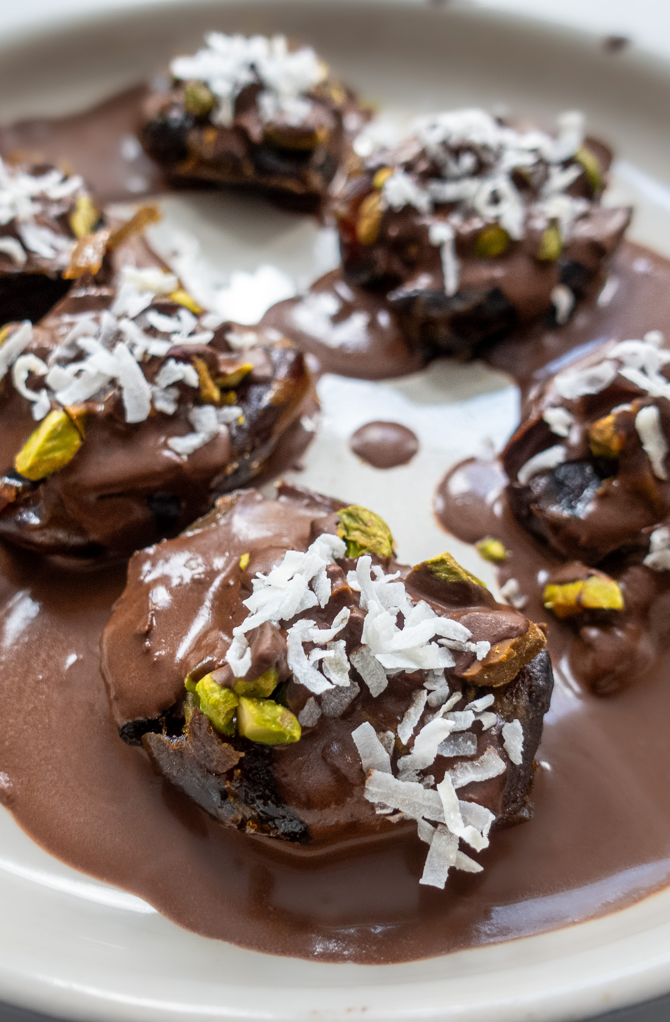 Chocolate Pistacchio Turtle Dates - Gab Small